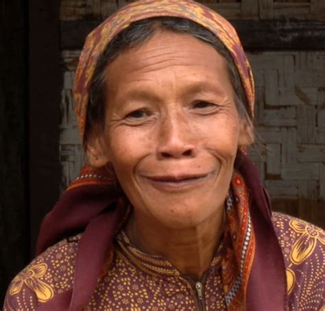 Suami Menghilang Mak Oom Pantang Menyerah Mengais Rezeki Dari Kiciwis