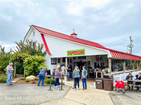 Uncle Johns Cider Mill Sample The Cider And Share The Fun Experiences