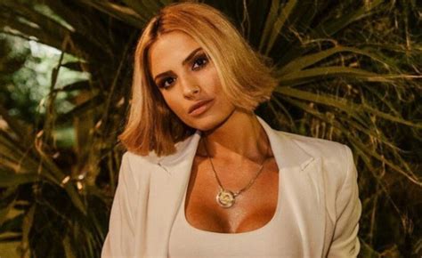 Kατερίνα Λιόλιου Η φωτογραφία με το μαγιό που έριξε τα Social Media