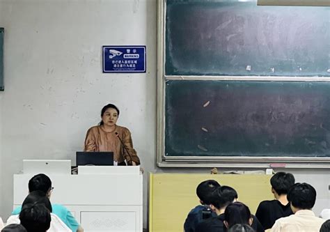 蔡立深入课堂为学生上思政课