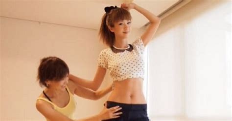 ほしのあき、10年前＆産後2カ月との新旧写真がどっちもスリムすぎ！ 「45歳とは思えないスタイル」「昔からずっと可愛いまま」（1 2） ねとらぼ