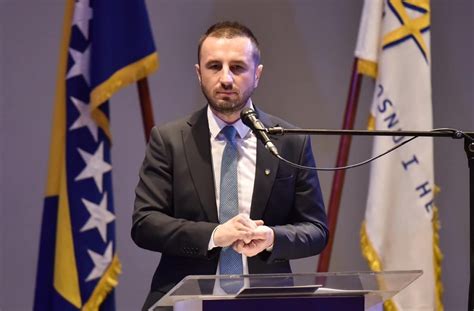 Efendić Neka Dodik Proba Nisu Svi Bošnjaci Kao Trojka S Kojom Je Napravio Vlast Tuzlainfo Ba