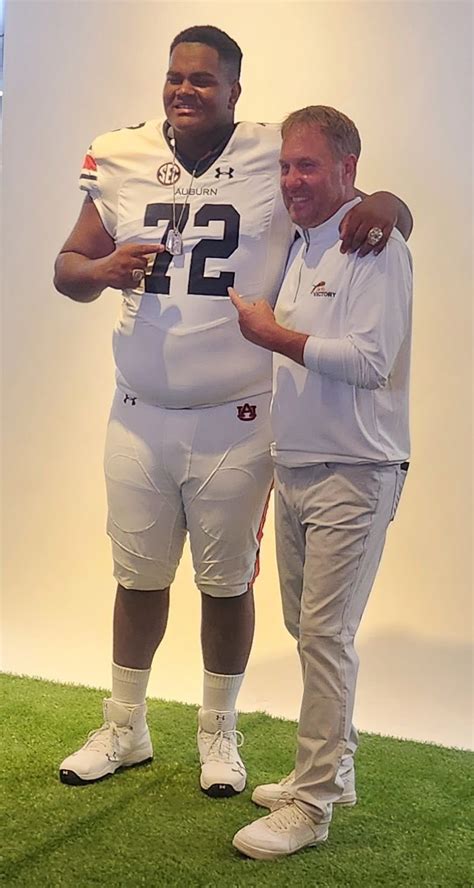 340lb 18 Year Old Cfb Recruit Blows Minds With Mammoth Size