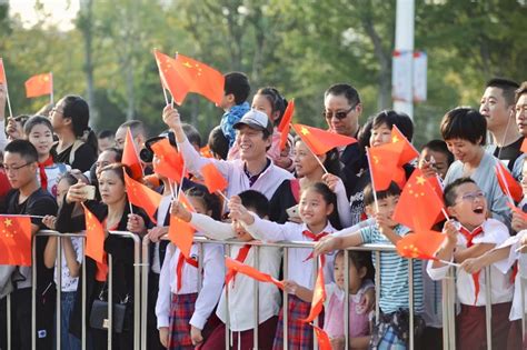 生日快乐，我的祖国！宁波10月1日举行升旗仪式，郑栅洁裘东耀参加