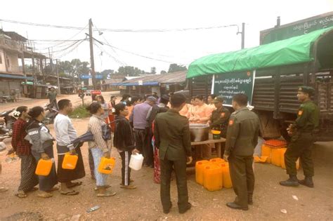 လဲချားမြို့ရှိ ဒေသခံပြည်သူများအား စားသုံးဆီများအား ပြင်ပပေါက်ဈေးထက် သက