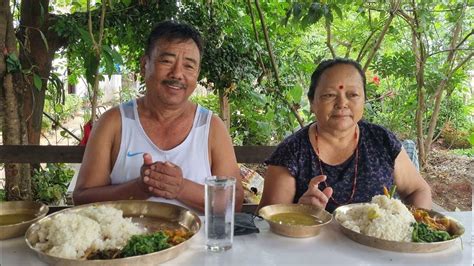 आलुफर्सिकाे तरकारि मुन्टा दाल गुन्द्रुक अचार भात Bhola Shiba Mukbang