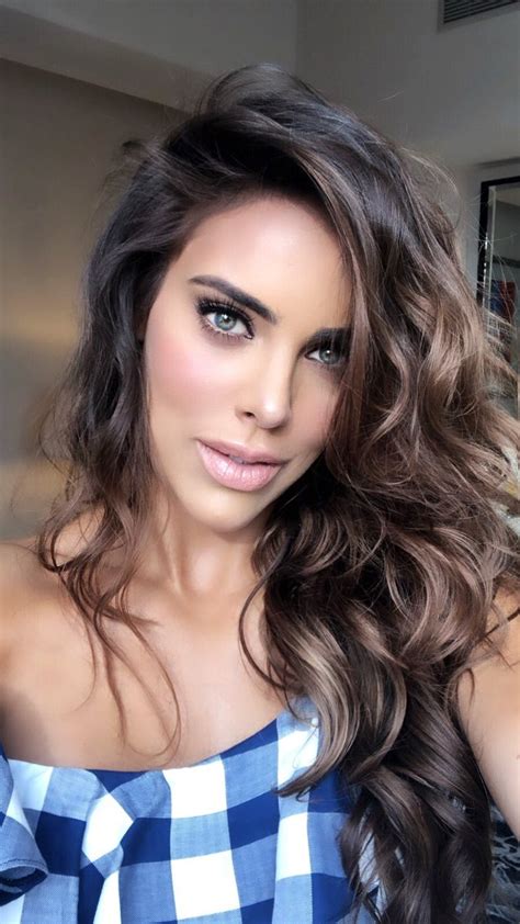 Sara Corrales Pictures Images