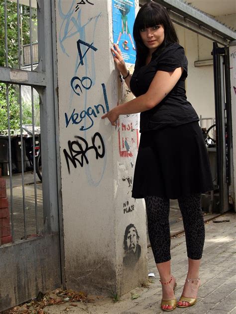 Carmen Set Toes In Action Photos Carmen Set Toes In Action Photos