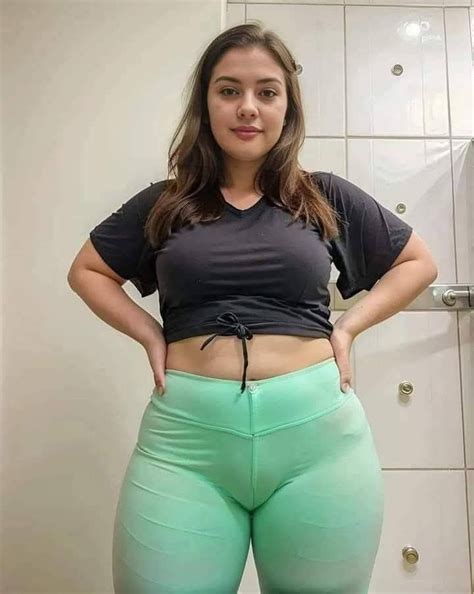 Pin De Eric Taylor En Beautiful Curvy Women En 2025 Moda De Mujeres