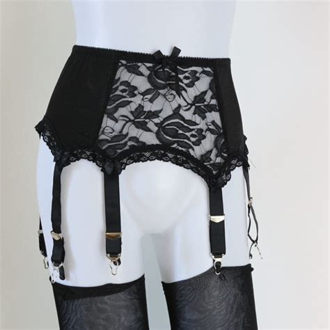 “stay Sexy And Secure Why Garter Belts Are Making A Comeback” Reys