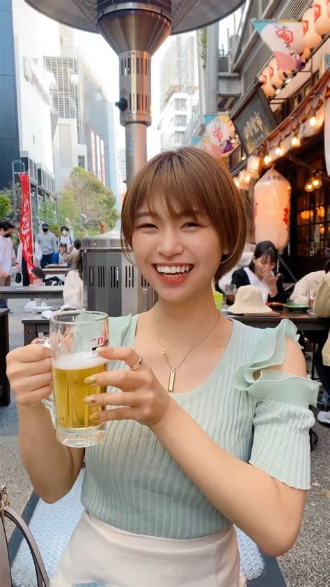 小坂田純奈さんのインスタグラム動画 小坂田純奈instagram 「かんぱーい🍺🍺🥰 お酒好き女子 酒好き女子 渋谷横丁 酒好き