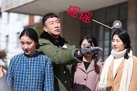 在极限挑战里敢跟影帝黄渤比即兴表演的也只有赵卫国了！ 搜狐大视野 搜狐新闻