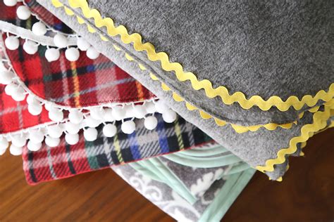 Diy And Crafts How To Make Gorgeous Diy Fleece Blankets {its So Easy }