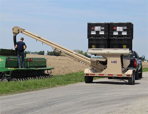 10 Series Seed Pro® Bulk Box Seed Tender Unverferth Farm Equipment