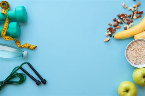 블루 테이블에 아령 물병 과일 및 테이프 측정 피트니스 개념 배경 텍스트에 대한 공간이 있는 맨 위 보기 0명에 대한 스톡 사진 및 기타 이미지 Istock