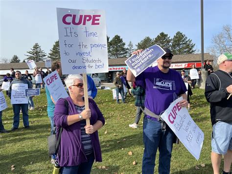 Cupe Education Workers Protest During First Day Of Strike — Ptbocanada
