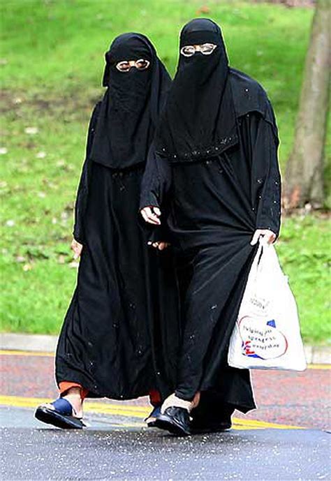Dos Mujeres Musulmanas Con Burka Internacional El PaÍs