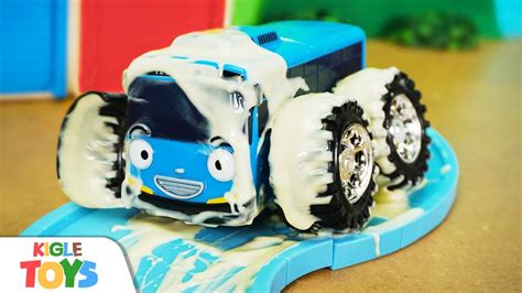 몬스터 버스가 화이트 초콜릿에 빠졌다 무지개 초콜릿 차고지 장난감 자동차 포크레인 덤프트럭 레미콘 타요 캐리어카 놀이 키글 토이 Kigle Toys