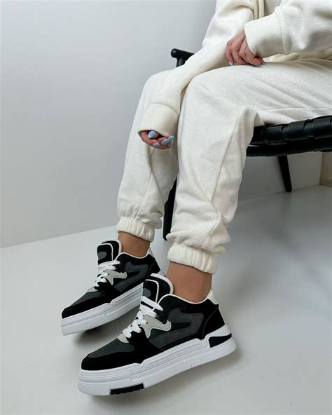 Жіноче взуття босоніжки лофери кеди кросівки Дуже трендові шкіряні кеди ХЕШтег Всі