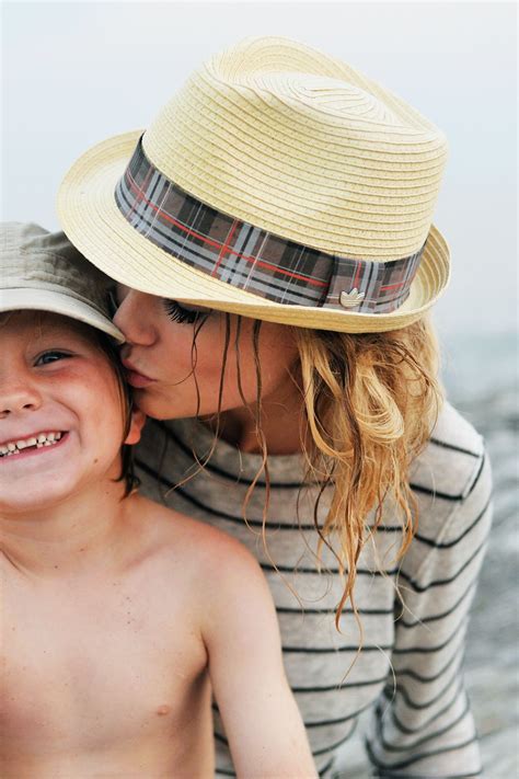 Taylor Swift Mine Music Video August 2010 Star Style