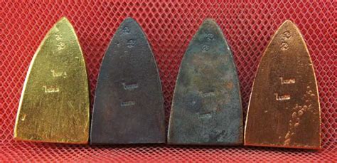 หลวงปู่ทวด พิมพ์เตารีดใหญ่ 4 องค์ เนื้อเปียกทอง เนื้อนวะ เนื้อผิวไฟ เนื้อสตางค์เเดง วัดในหาน อ