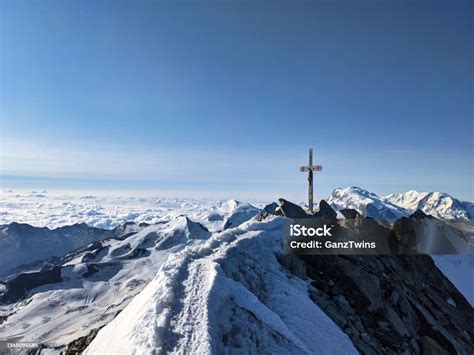 스위스 에서 돔 에서 가장 높은 산에 정상 십자가 발레 알프스에서 등산 환상적인 보기 돔 4545 0명에 대한 스톡 사진 및 기타 이미지 Istock