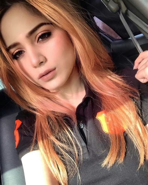 Pin By Zuhra On Aima Fc Celebrities Celebs Pakistani Actress