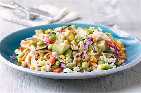 나파 양배추 콩 아보카도 오이를 곁들인 채식 태국 샐러드 땅콩 드레싱 0명에 대한 스톡 사진 및 기타 이미지 0명 갈기갈기 찢어진 건강한 생활방식 Istock