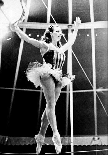 22 Amazing Vintage Photographs That Capture Daily Life Of Circus Girls