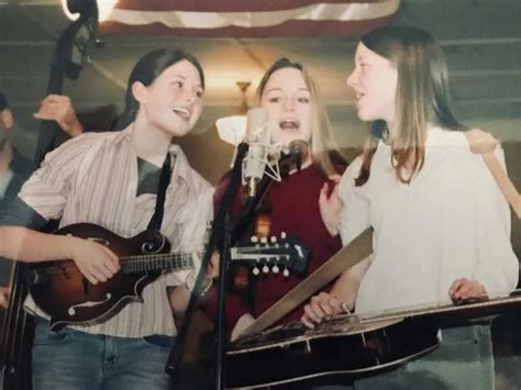 How Megan And Rebecca Lovell Of Larkin Poe Traveled From Bluegrass To