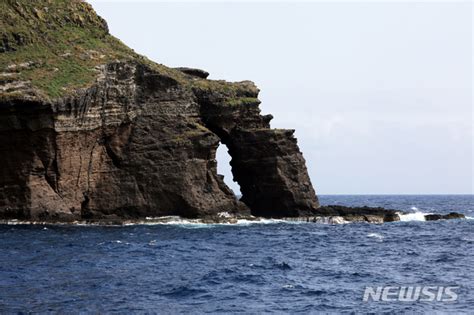 독도 동도 독립문 바위