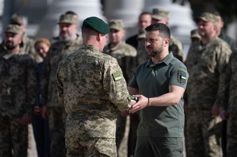 🎖️Президент України нагородив прикордонників з нагоди Дня Української Державності Володимир