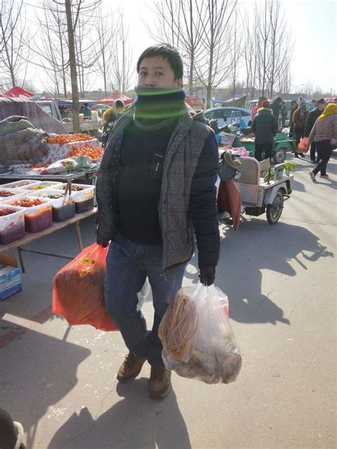 趕大集置年貨瞬間變身大力士 每日頭條