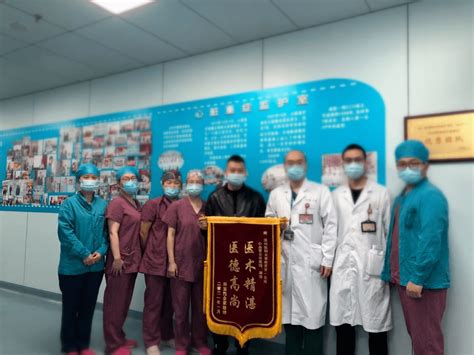 温州104岁老人突发心梗死医生起死回生 患者