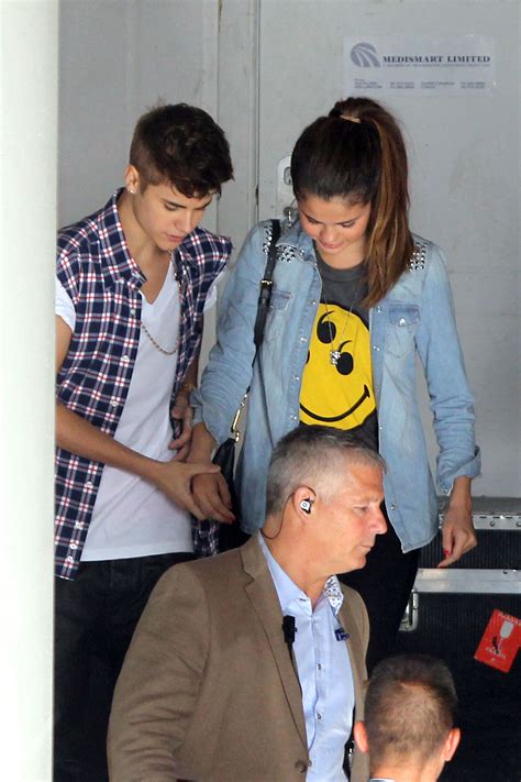 Justin Bieber Selena Gomez Holding Hands