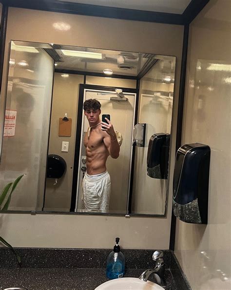 Alexissuperfans Shirtless Male Celebs Noah Beck Shirtless Ig Pics
