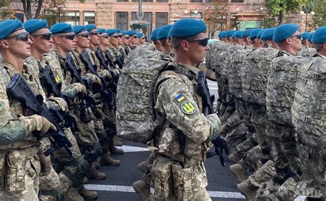 Президент привітав військових з Днем захисників та захисниць України