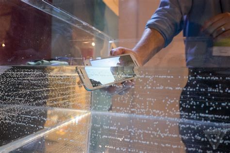 Moto G Hands On Motorola S Most Popular Phone Gets A Premium Upgrade The Verge