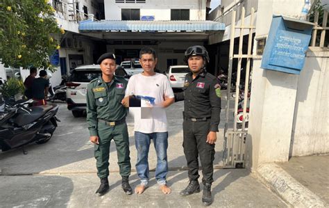 កម្លាំងនគរបាលខណ្ឌប្ញស្សីកែវឃាត់ខ្លួនជនសង្ស័យម្នាក់ករណីកាន់កាប់អាវុធគ្មានការអនុញ្ញាត