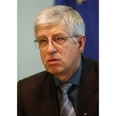 Шуреят на Овчаров прибира милиони от ток