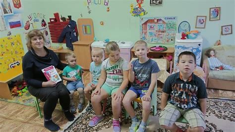 Тема этой недели в детском саду Одежда Сегодня прочитали и обсудили с детьми рассказ Н