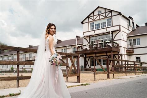 Весільна сукня — ціна 4000 грн у каталозі Весільні сукні Купити жіночі речі за доступною ціною