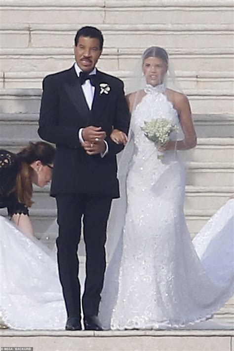 Sofia Richie Kisses New Husband Elliot Grainge During Lavish Wedding Hot Lifestyle News