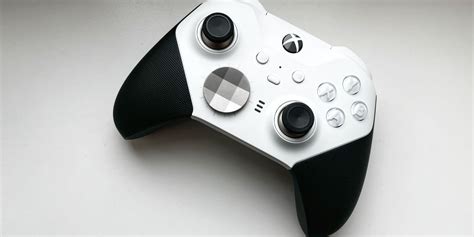 Die Core Version Des Xbox Elite Series 2 Controllers Ist Ein Schlechter Deal Gaming Hardware