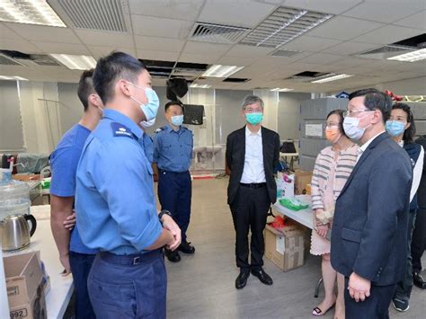 政務司司長視察竹篙灣外傭抵港檢疫設施（附圖／短片）