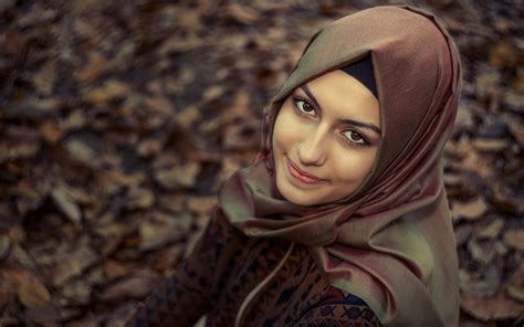 فتاة جميلة الخلفية تحميل إلى هاتفك النقال من Phoneky