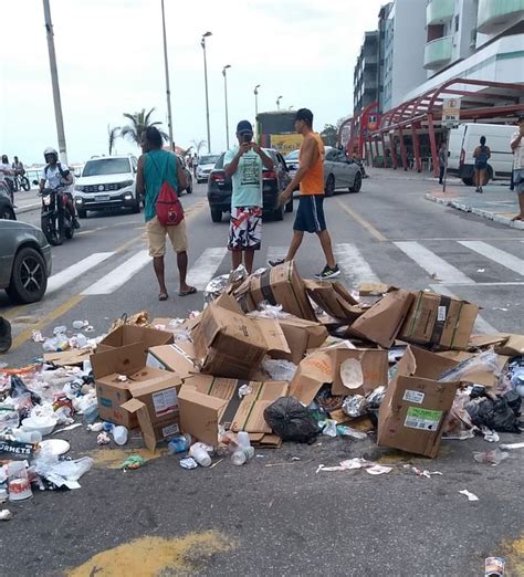 Servidores Da Comsercaf Protestam Contra Atraso De Salários E Espalham