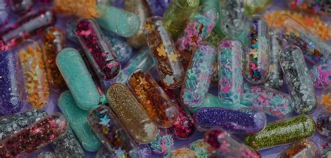 무료 이미지 추상 탐닉 배경 생일 블링 캡슐 케어 화려한 색종이 조각 귀엽다 취급 디자인 의사 엑스터시 환대 공상 제전 축제의 장난