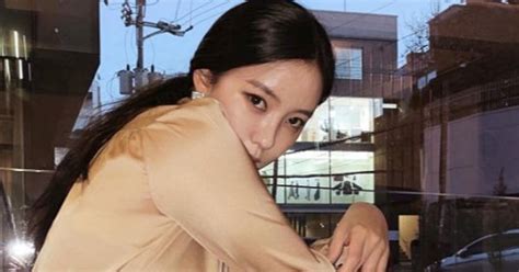 티아라 효민 입은듯 안 입은듯 핫팬츠 속 치명적 매력의 탄탄한 꿀벅지 과시
