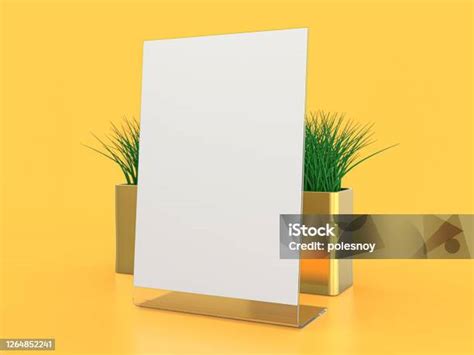 빈 종이 테이블 텐트 노란색 배경에 모형 3d 일러스트레이션 0명에 대한 스톡 사진 및 기타 이미지 0명 3차원 형태 건설 프레임 Istock